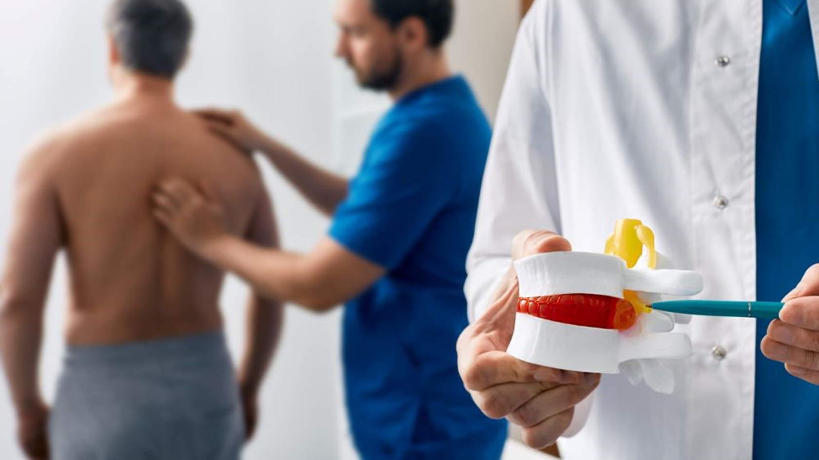 Recuperea dupa Hernia de Disc: Planul tau Pas cu Pas | Arcadia Recuperare